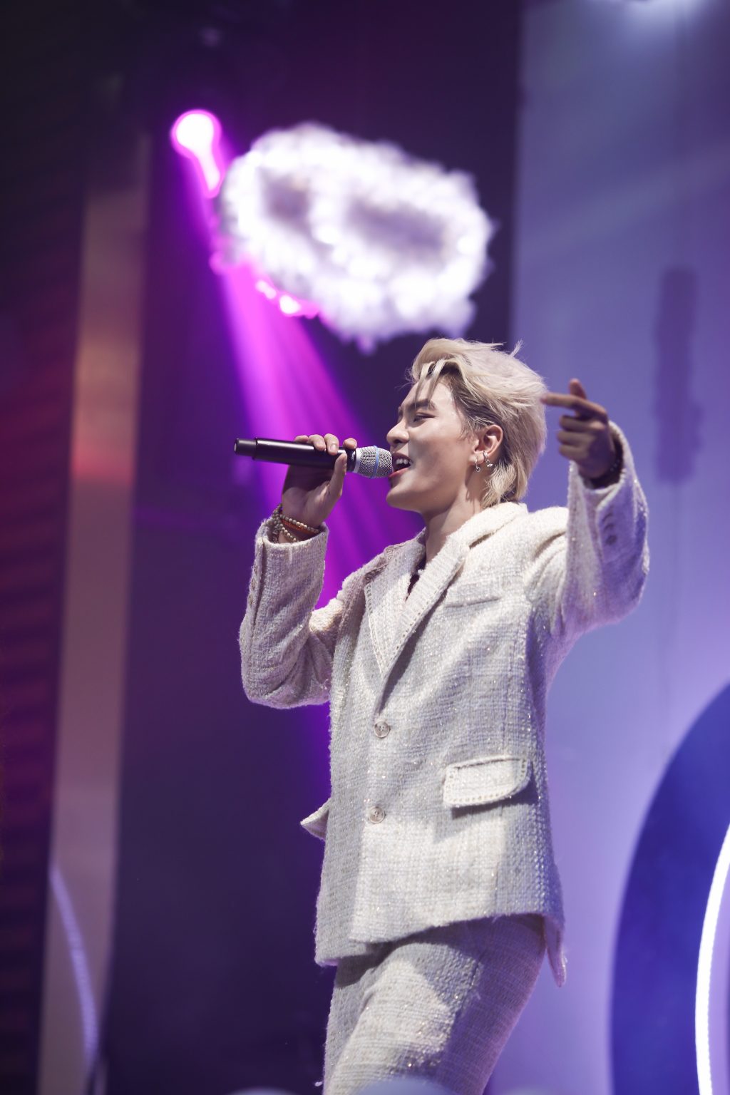 Mây Bae - Hot TikTok triệu fan chính thức trở lại sân khấu âm nhạc ...