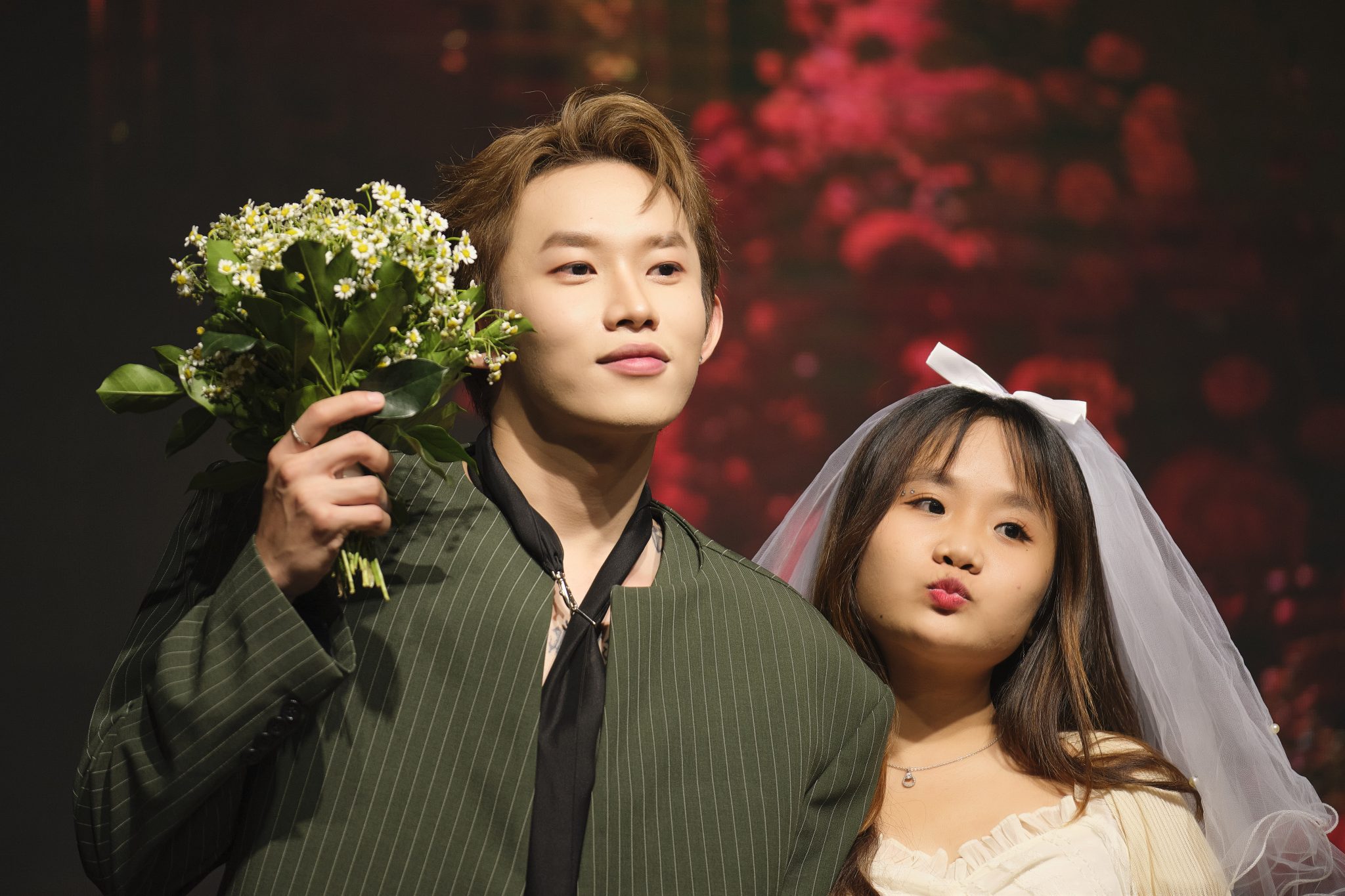 Ra mắt nhiều năm, Kay Trần mới tiết lộ đã luôn block ba mẹ trên mạng xã ...